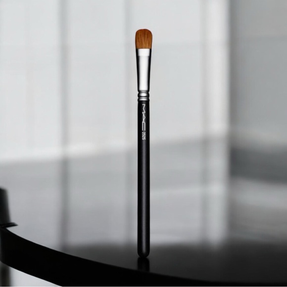 MAC Cosmetics | Makeup | Mac Cosmetics 252 Synthetic Large Shader Brush ...